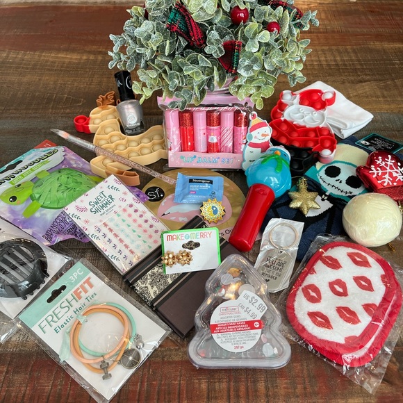 Disney | Accessories | Look Girls 23piece Stocking Stuffer Bundle ...
